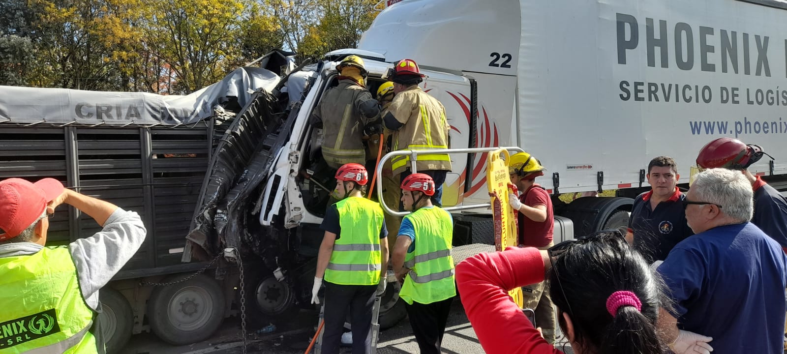 Camionero atrapado tras chocar contra un tráiler - [Noticias de Luján ...