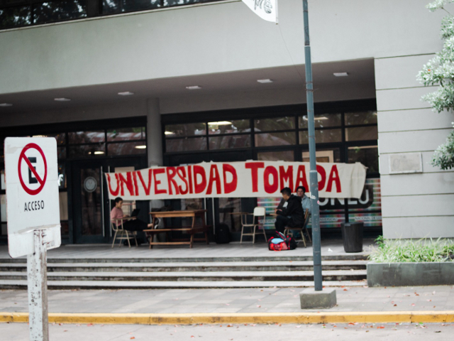 Continúa la toma de la sede central de la UNLu - [Noticias de Luján ...